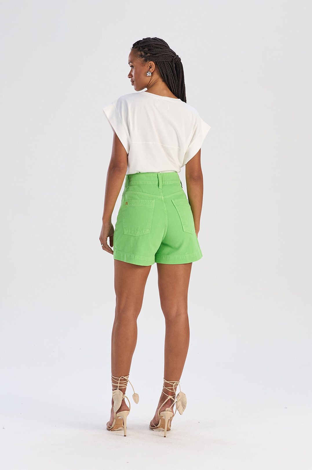 SHORT CINTURA ALTA VERDE FLÚOR - SHORT CINTURA ALTA VERDE FLÚOR - L'Accord